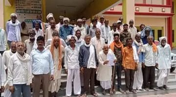 Uttar Pradesh: बाँगरमऊ तहसील में ग्रामीणों का प्रदर्शन, ग्रामीणों ने ...