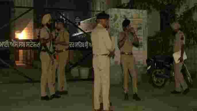 Punjab Attack: अमृतसर के थाना इस्लामाबाद के बाहर धमाका, पुलिस ने ...